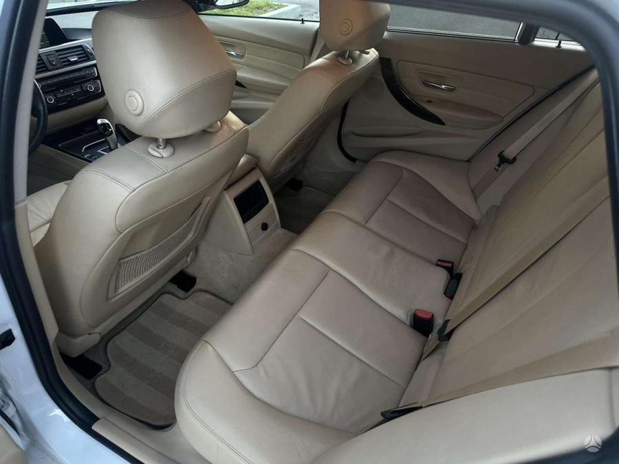 White BMW 320 2019 in Utena, with an engine capacity of 2.00 L and mileage of 204 thousand km for 11800 €, photo 17 on AUTOMOTO.COM.LV