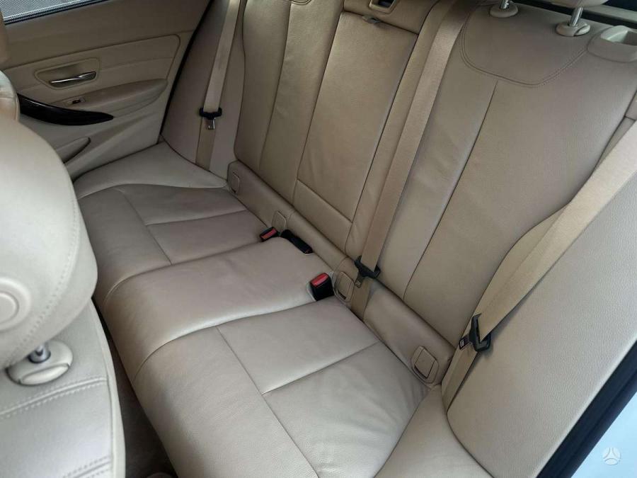 White BMW 320 2019 in Utena, with an engine capacity of 2.00 L and mileage of 204 thousand km for 11800 €, photo 19 on AUTOMOTO.COM.LV