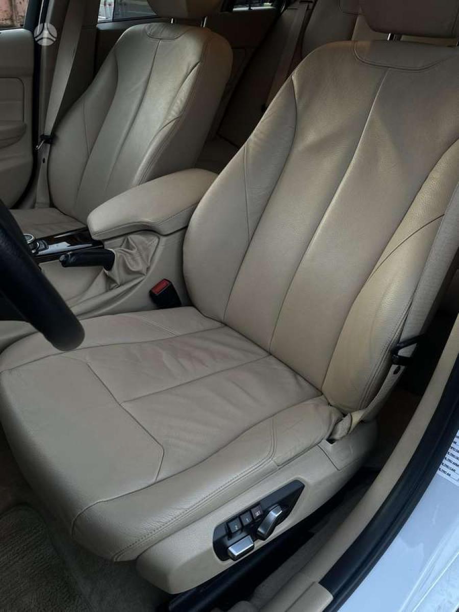 White BMW 320 2019 in Utena, with an engine capacity of 2.00 L and mileage of 204 thousand km for 11800 €, photo 23 on AUTOMOTO.COM.LV