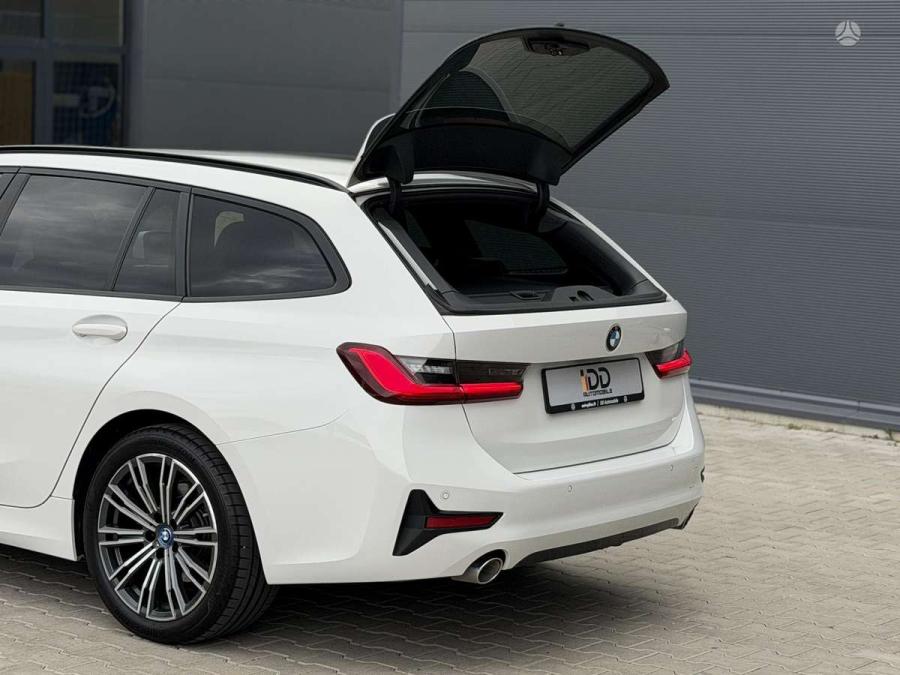 White BMW 320 2019 in Kaunas, with an engine capacity of 2.00 L and mileage of 221 thousand km for 17990 €, photo 43 on AUTOMOTO.COM.LV