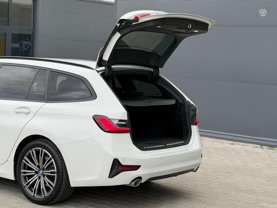 White BMW 320 2019 in Kaunas, with an engine capacity of 2.00 L and mileage of 221 thousand km for 17990 €, photo 44 on AUTOMOTO.COM.LV