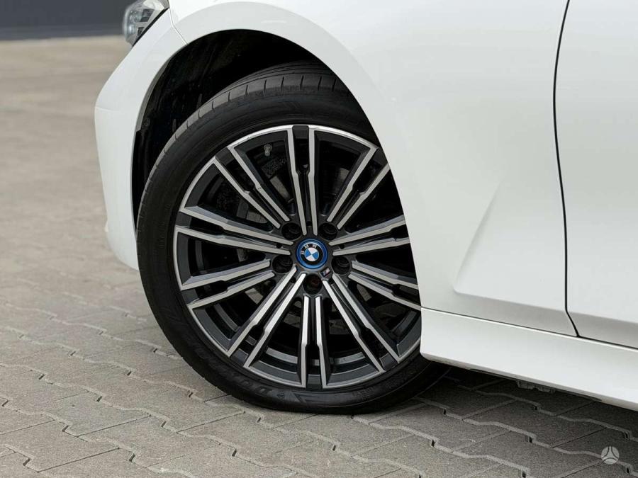 White BMW 320 2019 in Kaunas, with an engine capacity of 2.00 L and mileage of 221 thousand km for 17990 €, photo 46 on AUTOMOTO.COM.LV