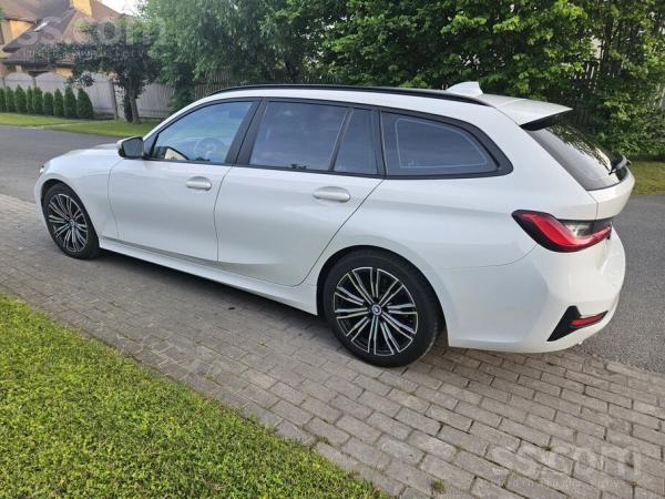 White BMW 320 2019 in Riga, with an engine capacity of 2.00 L and mileage of 253 thousand km for 17950 €, photo 4 on AUTOMOTO.COM.LV