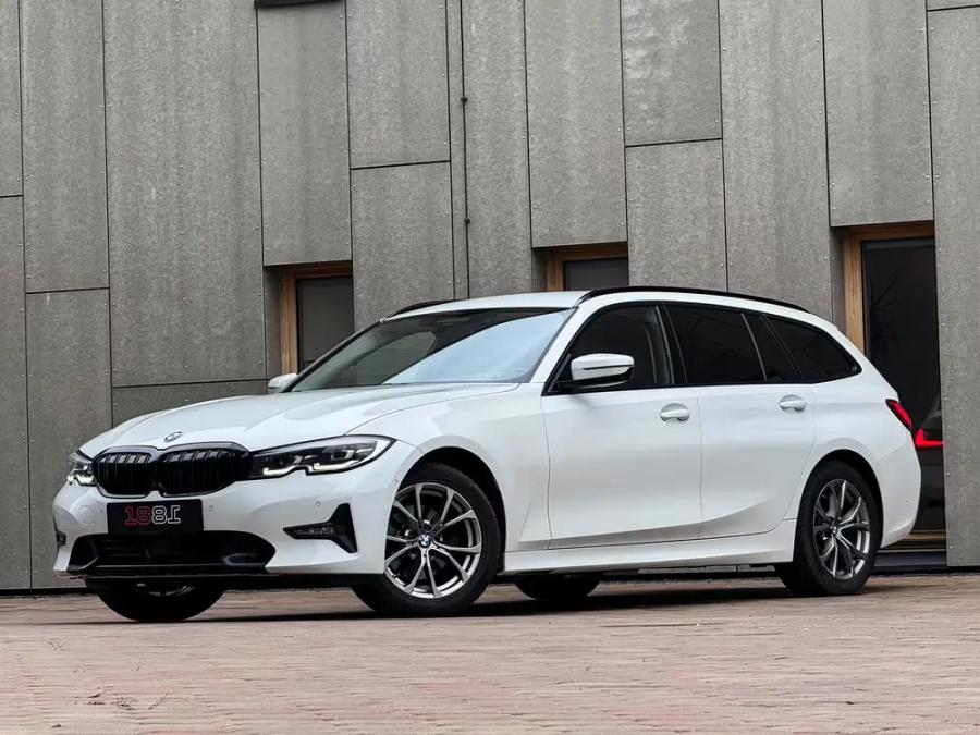 White BMW 320 2020 in Riga, with an engine capacity of 2.00 L and mileage of 224 thousand km for 15500 €, photo 5 on AUTOMOTO.COM.LV