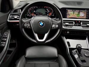 White BMW 320 2020 in Riga, with an engine capacity of 2.00 L and mileage of 224 thousand km for 15500 €, photo 13 on AUTOMOTO.COM.LV