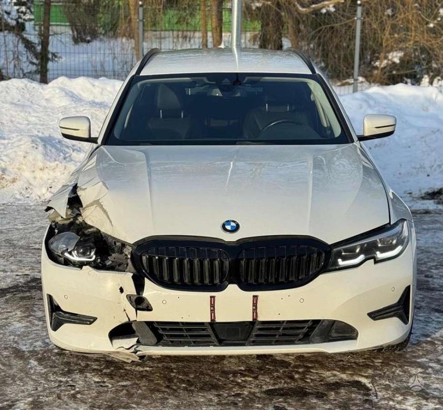 Balts BMW 320 2021 Vievis, ar dzinēja tilpumu 2.00 L un nobraukumu 160 tūkst. km par 12900 €, foto 4 vietnē AUTOMOTO.COM.LV