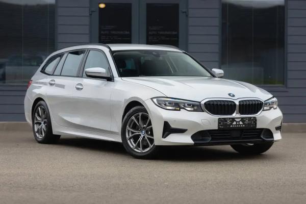 White BMW 320 2021 in Jelgava, with an engine capacity of 2.00 L and mileage of 230 thousand km for 17900 €, photo 1 on AUTOMOTO.COM.LV
