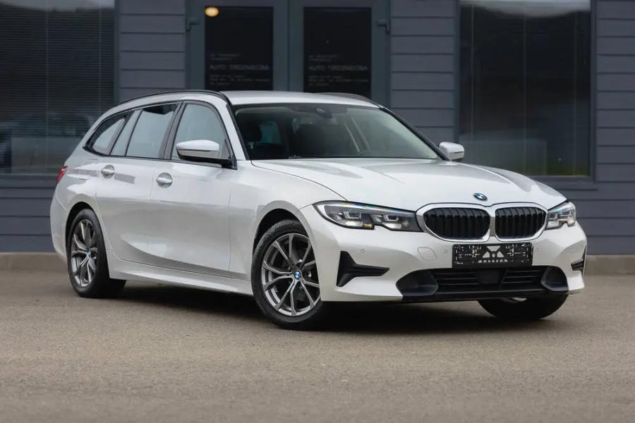 White BMW 320 2021 in Jelgava, with an engine capacity of 2.00 L and mileage of 230 thousand km for 17900 €, photo 1 on AUTOMOTO.COM.LV