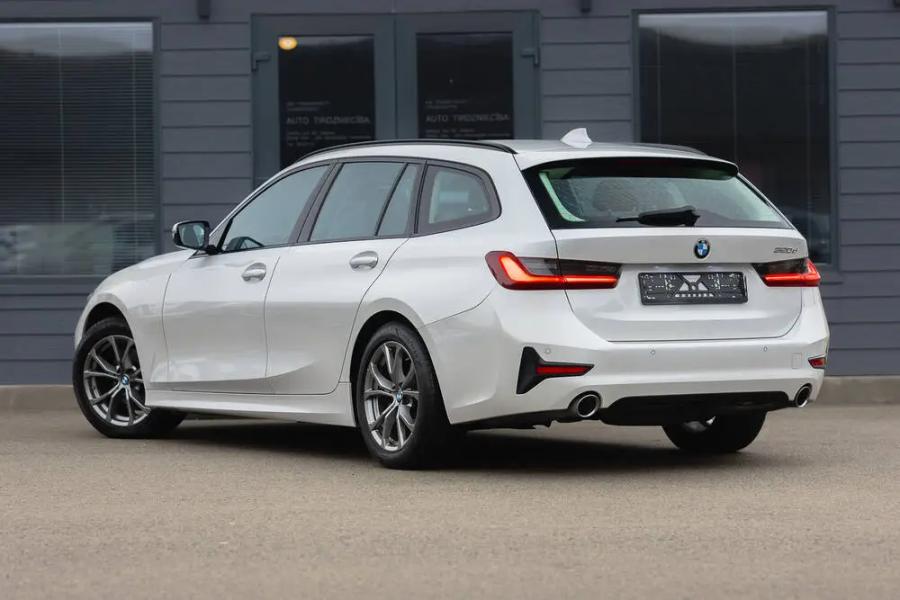 White BMW 320 2021 in Jelgava, with an engine capacity of 2.00 L and mileage of 230 thousand km for 17900 €, photo 3 on AUTOMOTO.COM.LV