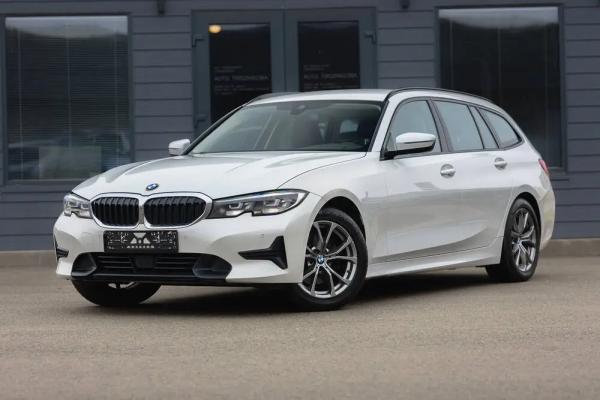 White BMW 320 2021 in Jelgava, with an engine capacity of 2.00 L and mileage of 230 thousand km for 17900 €, photo 3 on AUTOMOTO.COM.LV