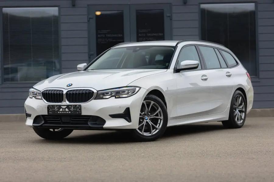White BMW 320 2021 in Jelgava, with an engine capacity of 2.00 L and mileage of 230 thousand km for 17900 €, photo 4 on AUTOMOTO.COM.LV