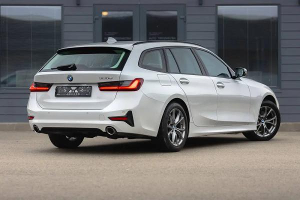 White BMW 320 2021 in Jelgava, with an engine capacity of 2.00 L and mileage of 230 thousand km for 17900 €, photo 4 on AUTOMOTO.COM.LV