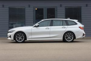 White BMW 320 2021 in Jelgava, with an engine capacity of 2.00 L and mileage of 230 thousand km for 17900 €, photo 7 on AUTOMOTO.COM.LV