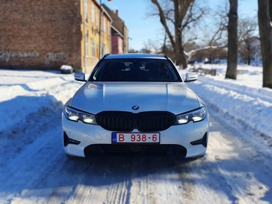 White BMW 320 2021 in Jelgava, with an engine capacity of 2.00 L and mileage of 228 thousand km for 17000 €, photo 1 on AUTOMOTO.COM.LV