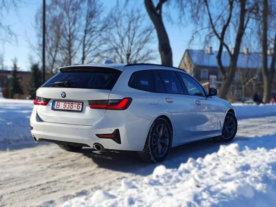 White BMW 320 2021 in Jelgava, with an engine capacity of 2.00 L and mileage of 228 thousand km for 17000 €, photo 4 on AUTOMOTO.COM.LV