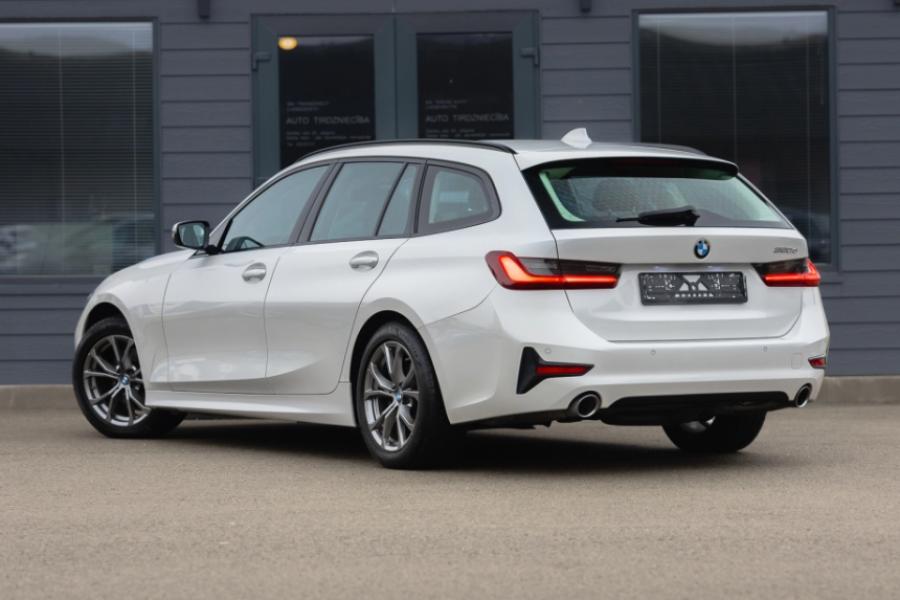 White BMW 320 2021 in Riga, with an engine capacity of 2.00 L and mileage of 230 thousand km for 18950 €, photo 3 on AUTOMOTO.COM.LV