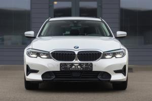 White BMW 320 2021 in Riga, with an engine capacity of 2.00 L and mileage of 230 thousand km for 18950 €, photo 6 on AUTOMOTO.COM.LV