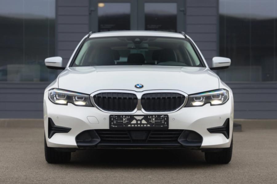 White BMW 320 2021 in Riga, with an engine capacity of 2.00 L and mileage of 230 thousand km for 18950 €, photo 6 on AUTOMOTO.COM.LV