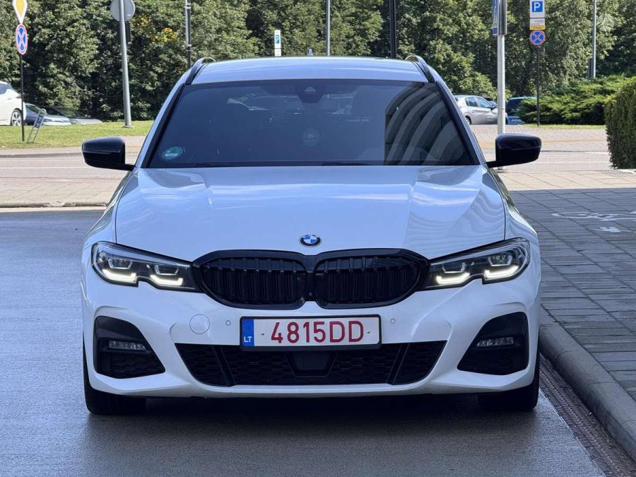 White BMW 320 2021 in Vilnius, with an engine capacity of 2.00 L and mileage of 239 thousand km for 20700 €, photo 4 on AUTOMOTO.COM.LV