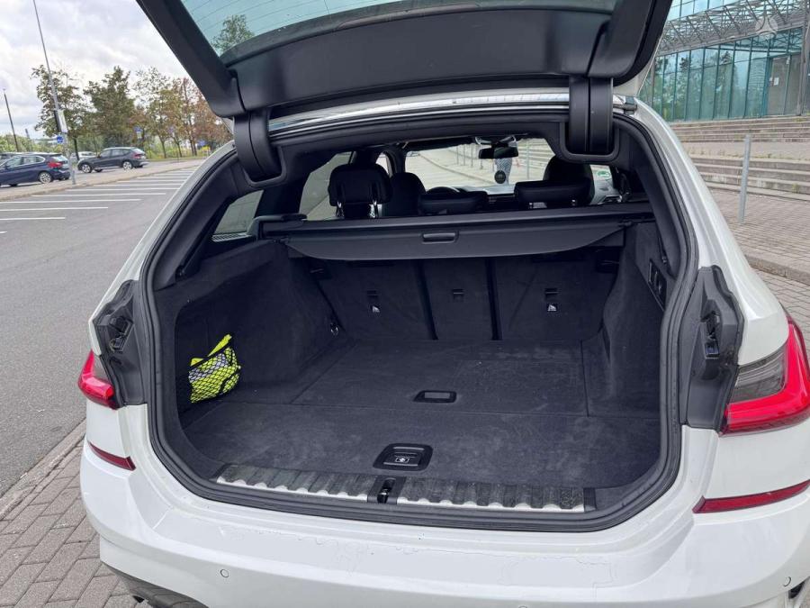 Balts BMW 320 2021 Viļņa, ar dzinēja tilpumu 2.00 L un nobraukumu 239 tūkst. km par 20700 €, foto 29 vietnē AUTOMOTO.COM.LV