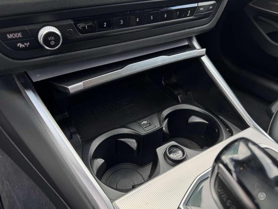Balts BMW 320 2021 Viļņa, ar dzinēja tilpumu 2.00 L un nobraukumu 240 tūkst. km par 22500 €, foto 29 vietnē AUTOMOTO.COM.LV