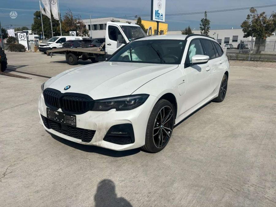 White BMW 320 2021 in Panevezys, with an engine capacity of 2.00 L and mileage of 75 thousand km for 13000 €, photo 1 on AUTOMOTO.COM.LV