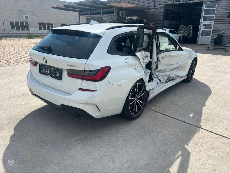 White BMW 320 2021 in Panevezys, with an engine capacity of 2.00 L and mileage of 75 thousand km for 13000 €, photo 3 on AUTOMOTO.COM.LV
