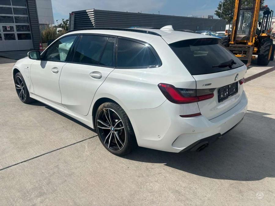 White BMW 320 2021 in Panevezys, with an engine capacity of 2.00 L and mileage of 75 thousand km for 13000 €, photo 4 on AUTOMOTO.COM.LV
