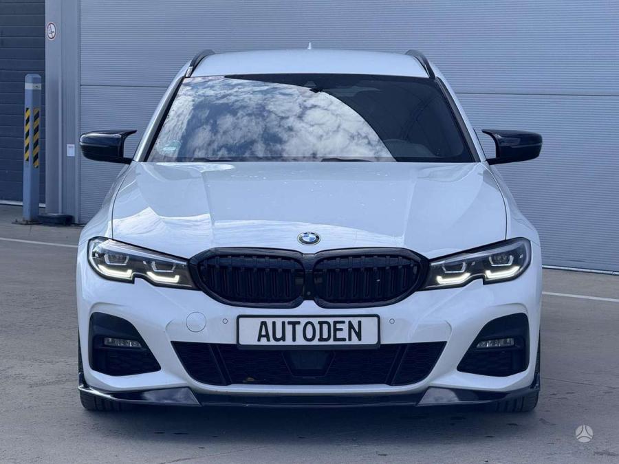 White BMW 320 2021 in Vilnius, with an engine capacity of 2.00 L and mileage of 240 thousand km for 19900 €, photo 3 on AUTOMOTO.COM.LV
