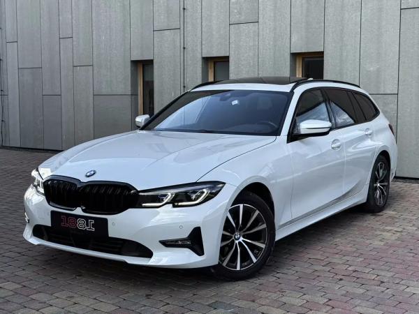 White BMW 320 2022 in Riga, with an engine capacity of 2.00 L and mileage of 189 thousand km for 22800 €, photo 4 on AUTOMOTO.COM.LV