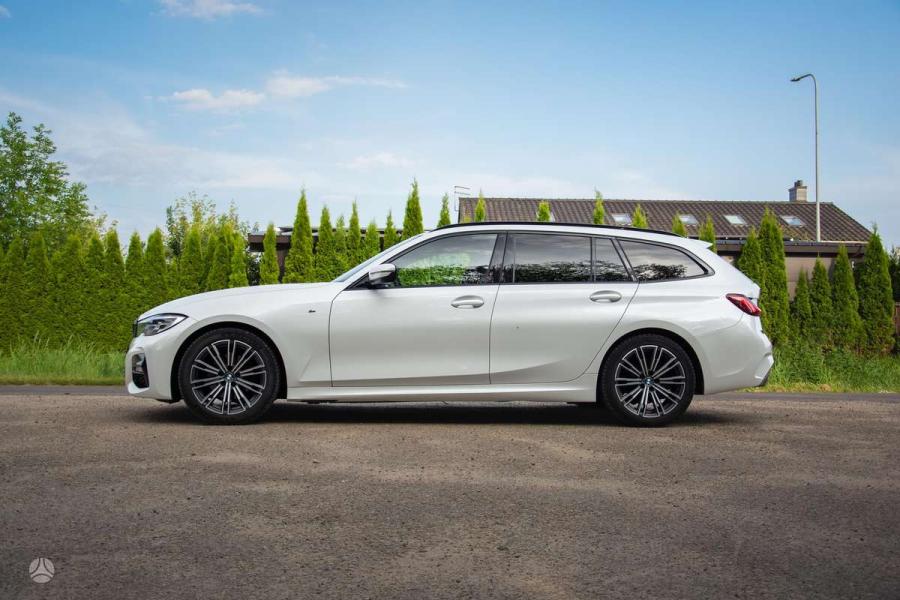 White BMW 320 2022 in Elektrenai, with an engine capacity of 2.00 L and mileage of 194 thousand km for 20450 €, photo 9 on AUTOMOTO.COM.LV