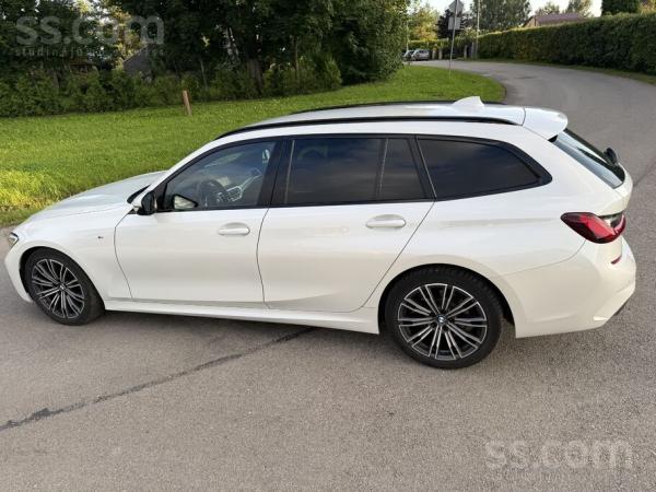 White BMW 320 2022 in Bauska, with an engine capacity of 2.00 L and mileage of 184 thousand km for 18800 €, photo 5 on AUTOMOTO.COM.LV