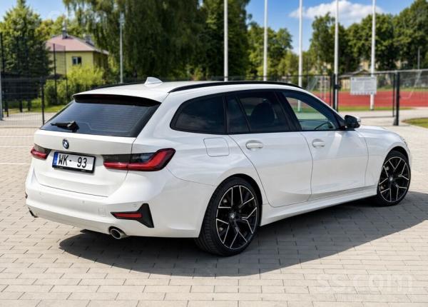 White BMW 320 2022 in Riga, with an engine capacity of 2.00 L and mileage of 222 thousand km for 18900 €, photo 5 on AUTOMOTO.COM.LV