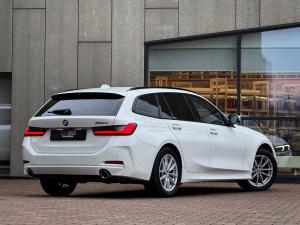 Balts BMW 320 2023 Rīga, ar dzinēja tilpumu 2.00 L un nobraukumu 139 tūkst. km par 18500 €, foto 6 vietnē AUTOMOTO.COM.LV