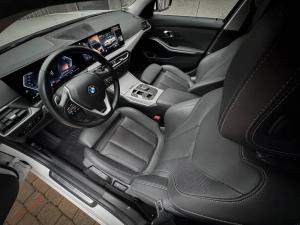 Balts BMW 320 2023 Rīga, ar dzinēja tilpumu 2.00 L un nobraukumu 139 tūkst. km par 18500 €, foto 27 vietnē AUTOMOTO.COM.LV