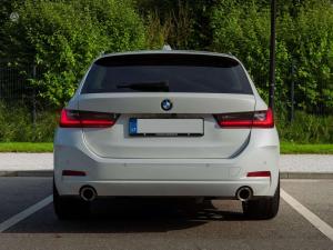 White BMW 320 2023 in Vilnius, with an engine capacity of 2.00 L and mileage of 135 thousand km for 22300 €, photo 8 on AUTOMOTO.COM.LV