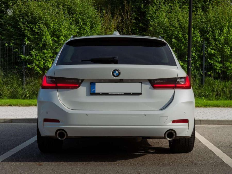 White BMW 320 2023 in Vilnius, with an engine capacity of 2.00 L and mileage of 135 thousand km for 22300 €, photo 8 on AUTOMOTO.COM.LV