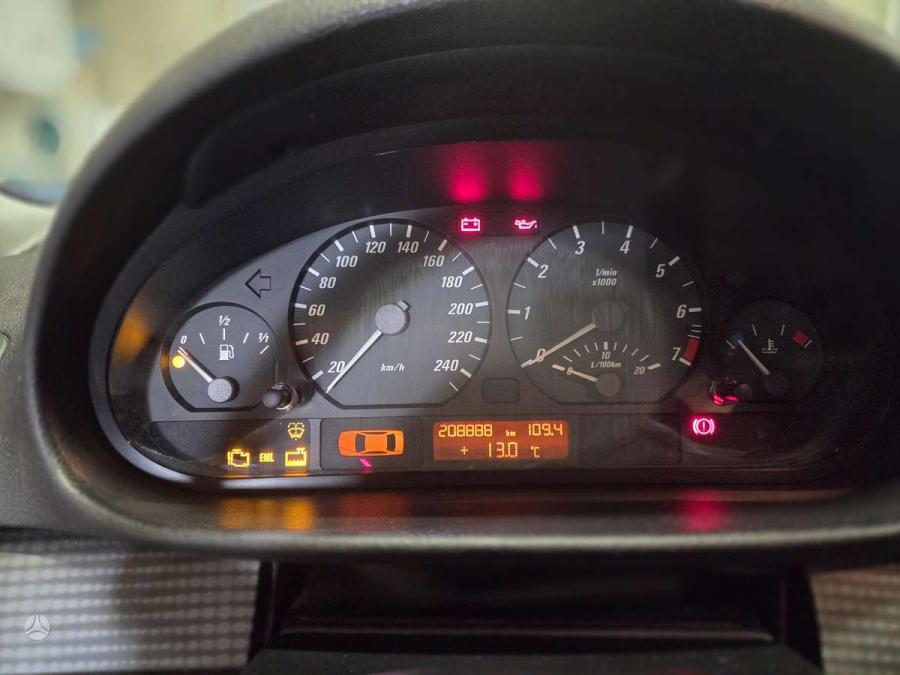 Yellow BMW 320 2004 in Kaunas, with an engine capacity of 2.00 L and mileage of 201 thousand km for 4199 €, photo 10 on AUTOMOTO.COM.LV
