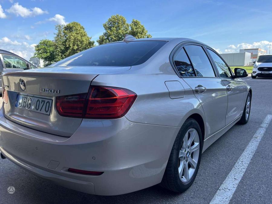 Yellow BMW 320 2012 in Kaunas, with an engine capacity of 2.00 L and mileage of 164 thousand km for 8950 €, photo 9 on AUTOMOTO.COM.LV