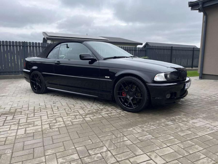 Black BMW 323 2000 in Siauliai, with an engine capacity of 2.49 L and mileage of 223 thousand km for 7200 €, photo 4 on AUTOMOTO.COM.LV