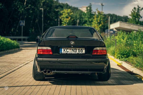 Black BMW 323 1998 in Vilnius, with an engine capacity of 2.49 L and mileage of 210 thousand km for 10500 €, photo 9 on AUTOMOTO.COM.LV
