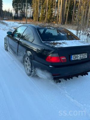 Black BMW 323 2000 in Riga, with an engine capacity of 2.50 L and mileage of 252 thousand km for 4250 €, photo 2 on AUTOMOTO.COM.LV