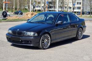 Black BMW 323 2000 in Vilnius, with an engine capacity of 2.50 L and mileage of 240 thousand km for 3900 €, photo 1 on AUTOMOTO.COM.LV
