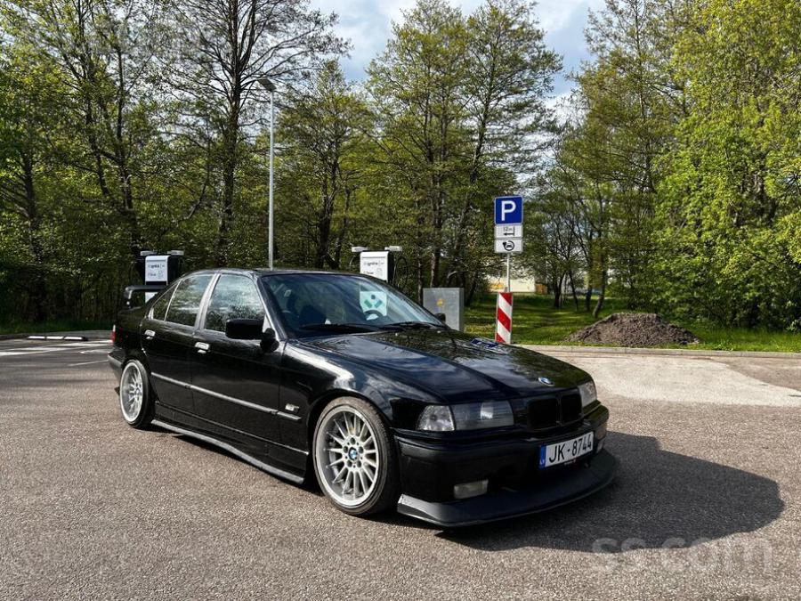 Black BMW 323 1996 in Liepaja, with an engine capacity of 2.50 L and mileage of 366 thousand km for 2380 €, photo 1 on AUTOMOTO.COM.LV