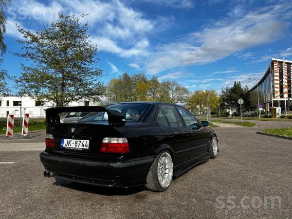 Black BMW 323 1996 in Liepaja, with an engine capacity of 2.50 L and mileage of 366 thousand km for 3000 €, photo 3 on AUTOMOTO.COM.LV