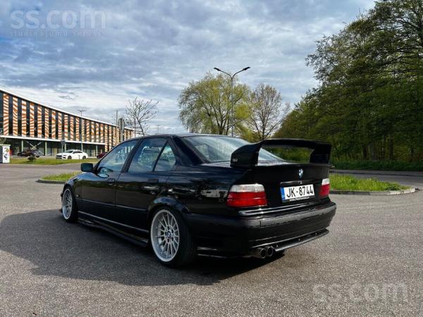 Black BMW 323 1996 in Liepaja, with an engine capacity of 2.50 L and mileage of 366 thousand km for 3000 €, photo 4 on AUTOMOTO.COM.LV
