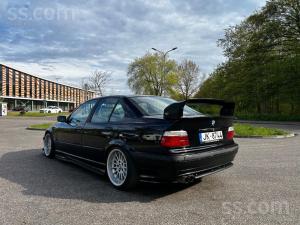 Black BMW 323 1996 in Liepaja, with an engine capacity of 2.50 L and mileage of 366 thousand km for 2380 €, photo 4 on AUTOMOTO.COM.LV