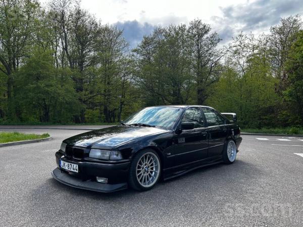 Black BMW 323 1996 in Liepaja, with an engine capacity of 2.50 L and mileage of 366 thousand km for 3000 €, photo 6 on AUTOMOTO.COM.LV