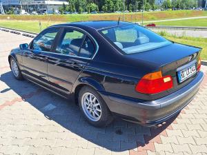Black BMW 323 1998 in Vilnius, with an engine capacity of 2.49 L and mileage of 212 thousand km for 2850 €, photo 4 on AUTOMOTO.COM.LV