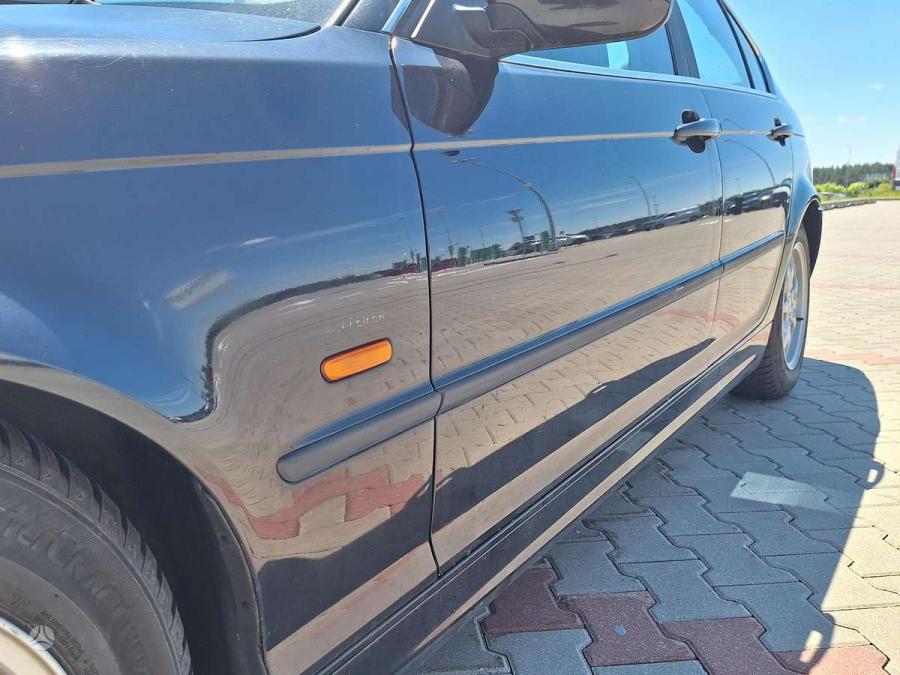 Black BMW 323 1998 in Vilnius, with an engine capacity of 2.49 L and mileage of 212 thousand km for 2850 €, photo 11 on AUTOMOTO.COM.LV